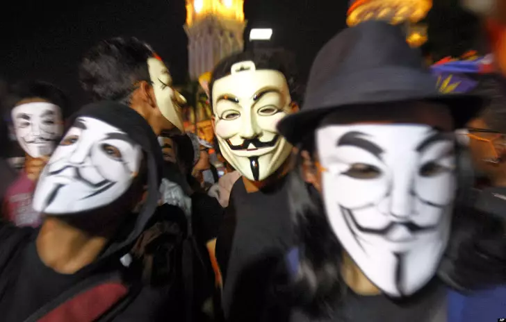 Ang British Intelligence Agency nga DDoSed Anonymous Chatrooms aron mabalda ang komunikasyon