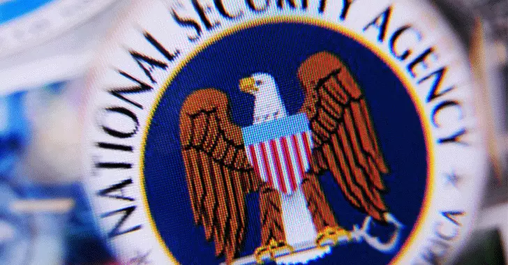 Ин аст корманди NSA, ки ҳуҷҷатҳои махфиро дар хона нигоҳ медошт