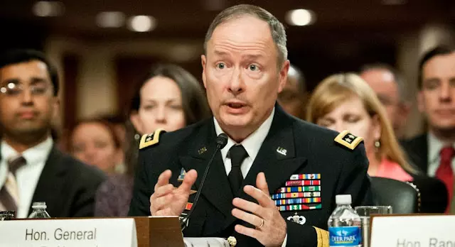 Le chef de la NSA, le général Alexander, défend les programmes de surveillance américains en tant que mission noble 12251_1