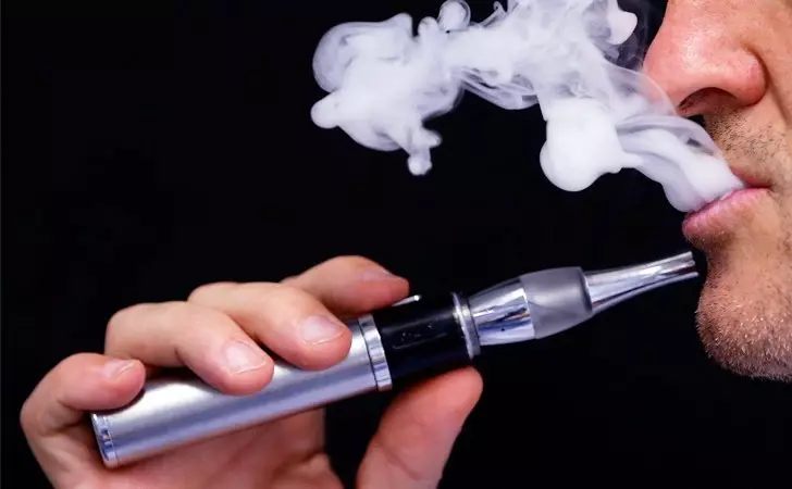 တရုတ်နိုင်ငံလုပ် E-Cigarette အားသွင်းစက်များသည် သင့်ကွန်ပြူတာကို Virus ကူးစက်နိုင်သည်။