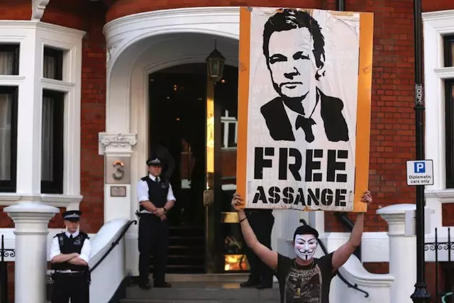 Waan ogahay sida Julian Assange looga saaro safaaradda