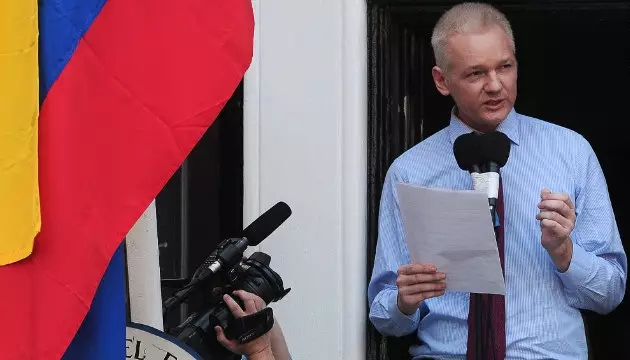 Julian Assange - Mutumin da ya fi kowa Fuckable akan Duniya