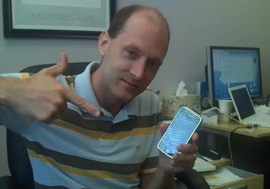 Mtafiti Charlie Miller alijiondoa kwenye programu ya iOS dev kwa Kutumia dosari ya usalama ya iOS