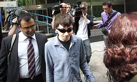 Ο κατηγορούμενος χάκερ LulzSec Topiary αφέθηκε ελεύθερος με εγγύηση