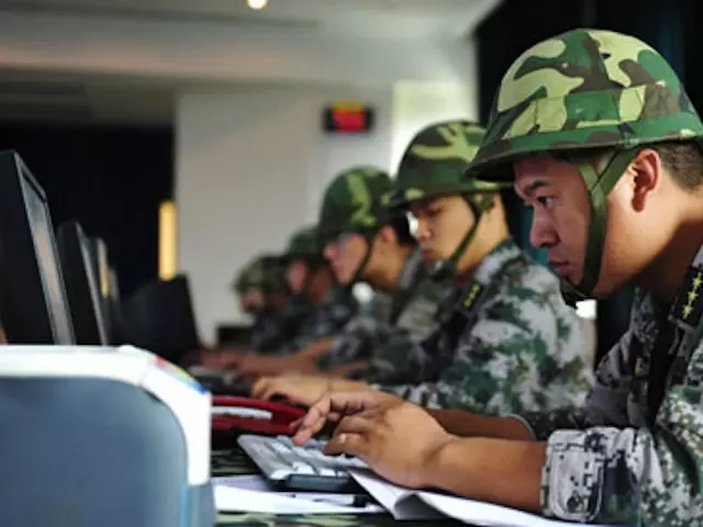Китайские военные проведут учения по цифровой войне 9539_1