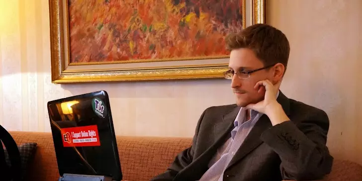 Den Edward Snowden krut klasséiert NSA Dokumenter andeems hien e Mataarbechter säi Passwuert geklaut huet